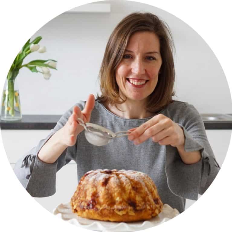 How to Make Cream Cheese Frosting with European Cream Cheese (or Cream ...